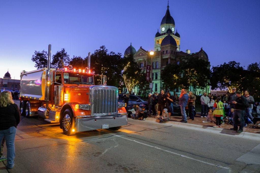 Peterbilt Pride and Class Parade Raises More Than $20,000 for United ...